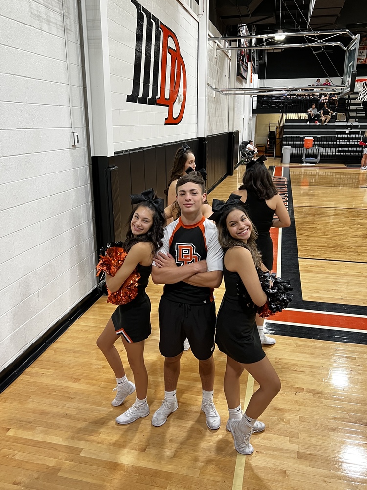 DHS Cheerleaders Heading to Fort Worth | Dumas ISD